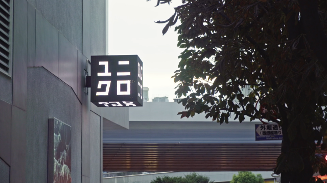 MOTION SIGNAGE FOR UNIQLO | THA LTD.